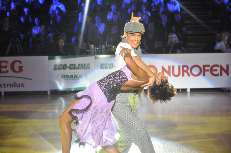 С фрак и лачени обувки